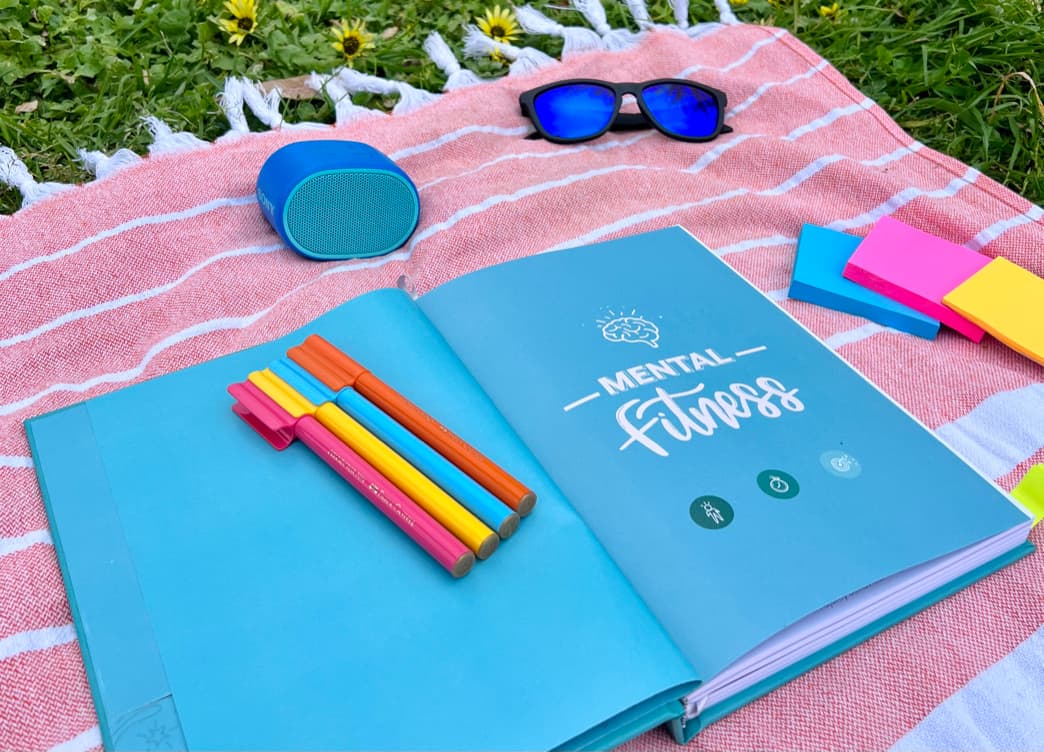 Antimajority Behaviour Journal + Book - Cocreativs